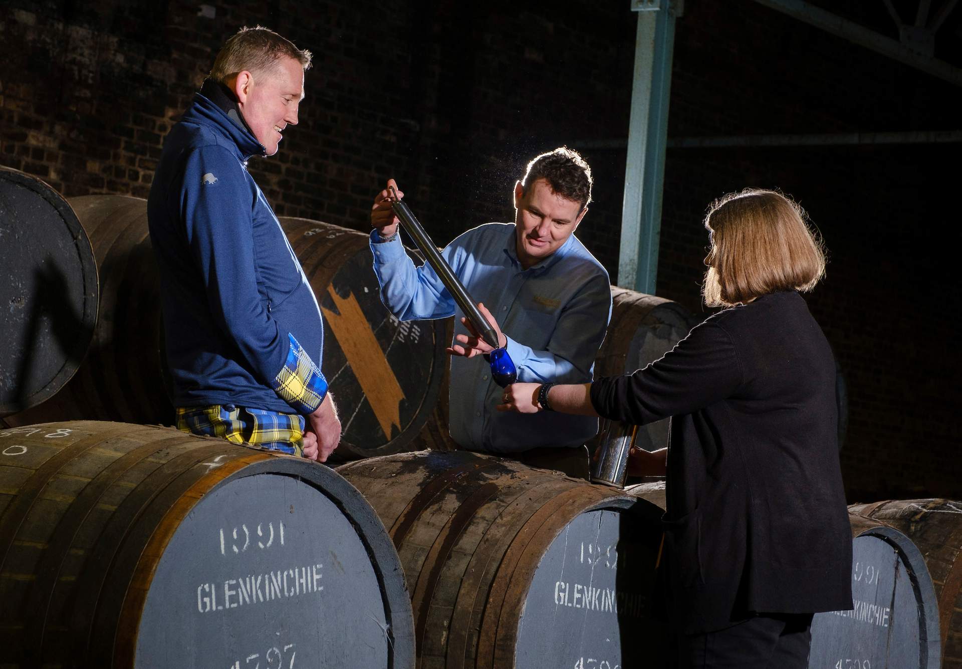 PR: Rugby Legende Doddie Weir sucht bei Glenkinchie Fass für die My ...