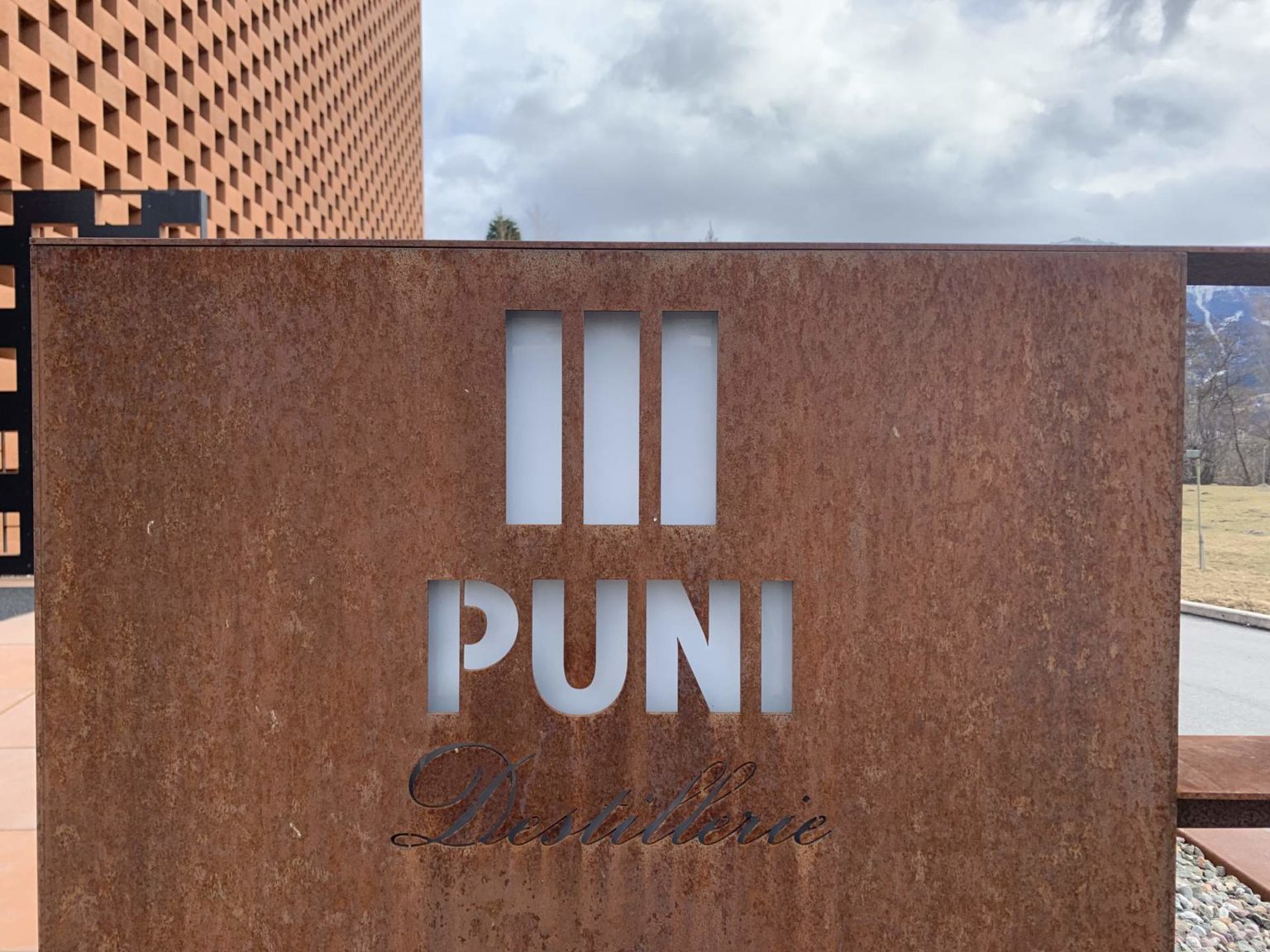 Whisky im Bild: Die Puni Destillerie im Vinschgau/Italien - WhiskyExperts