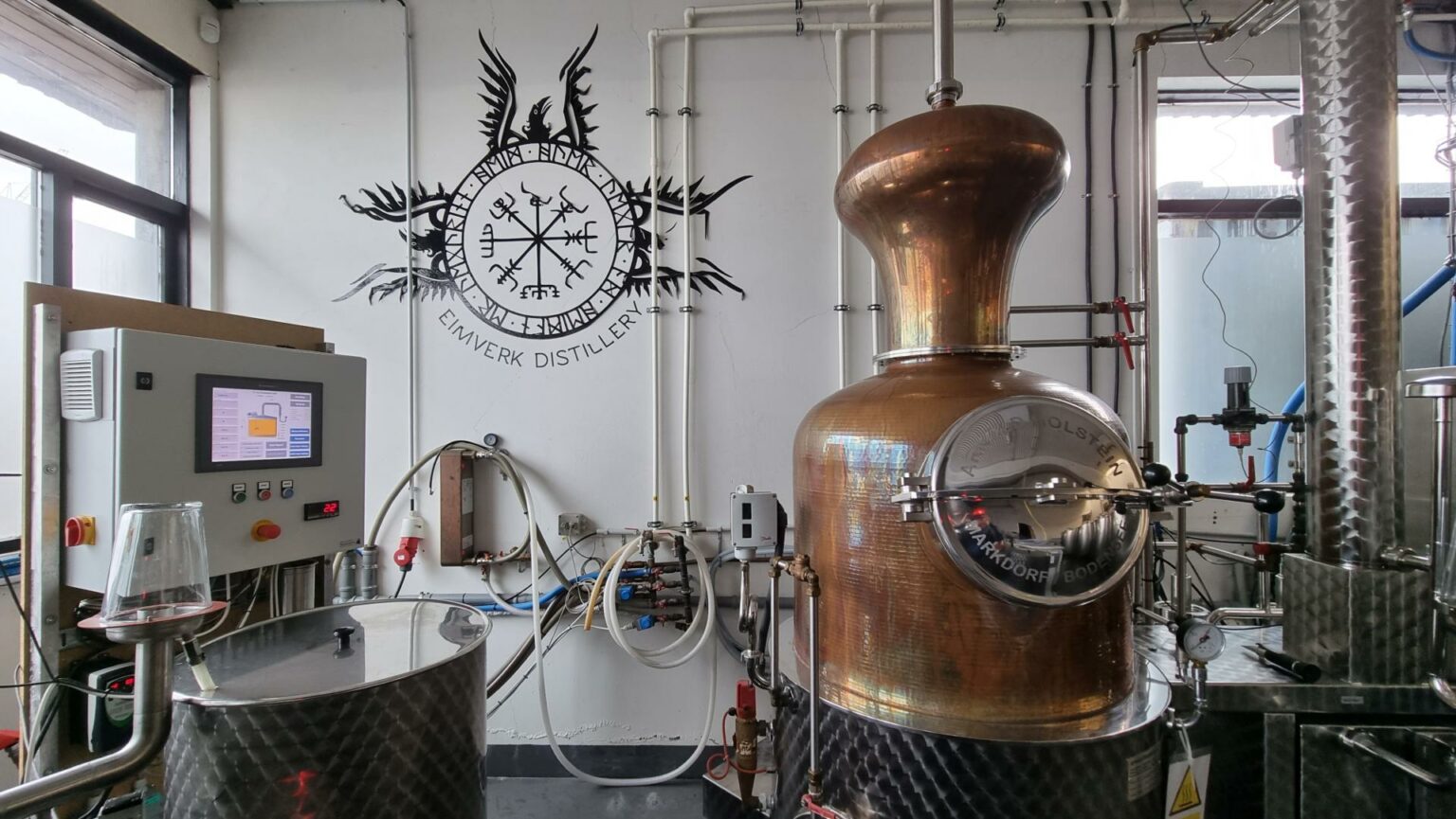 Exklusiv-Video: Ein Besuch bei der Eimverk Distillery in Island (mit ...