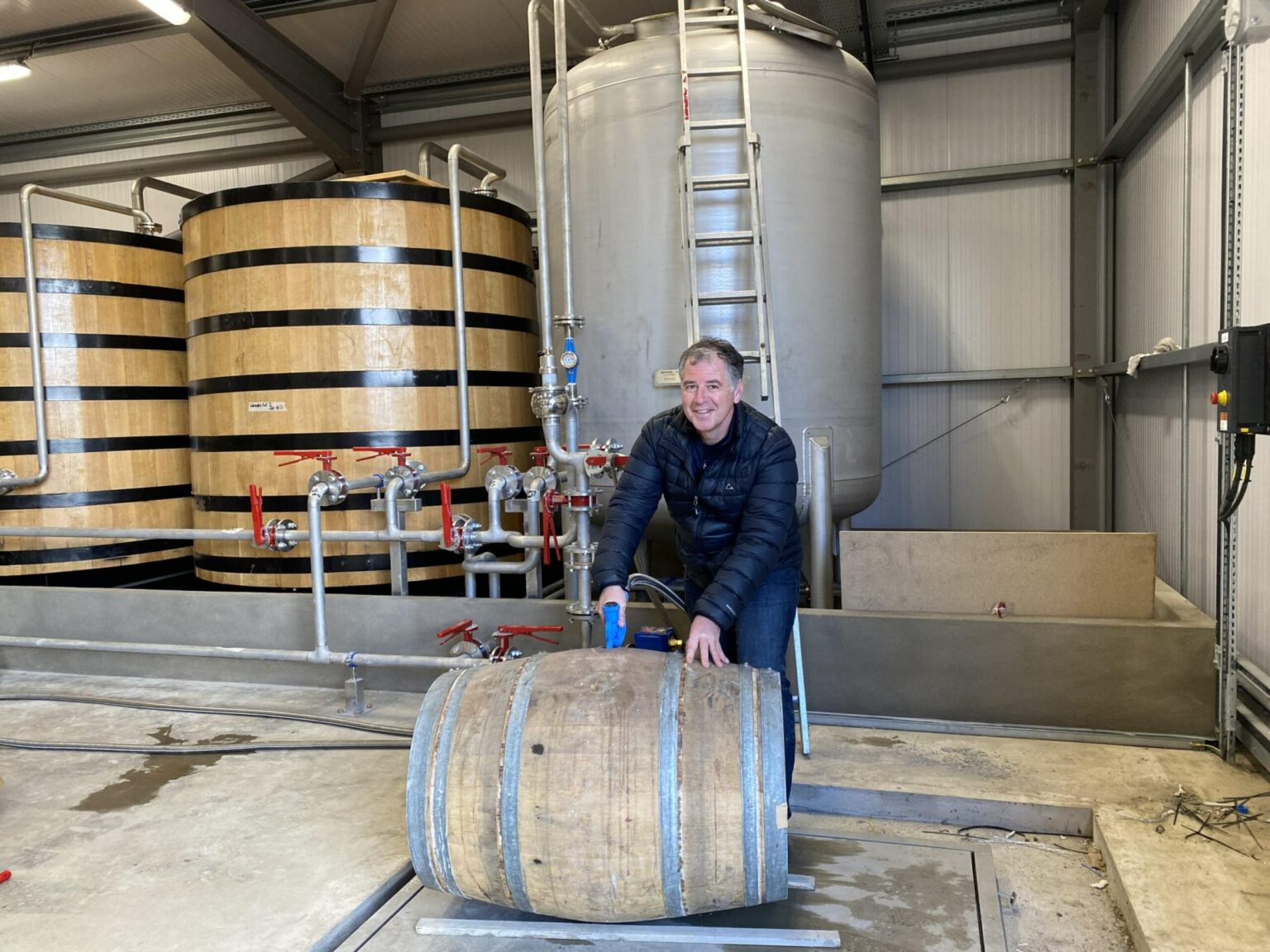 Ardara Distillery in Donegal füllt erstes Fass - WhiskyExperts