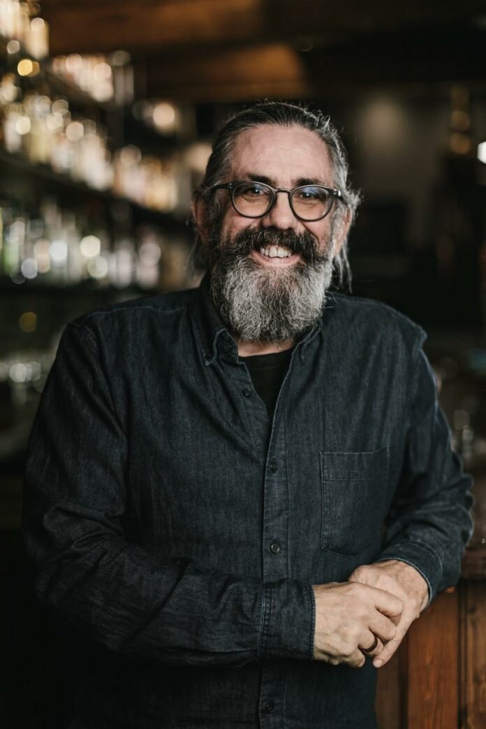 Exklusiv: Interview mit Dave Broom zum World Whisky Forum 2022 - WhiskyExperts