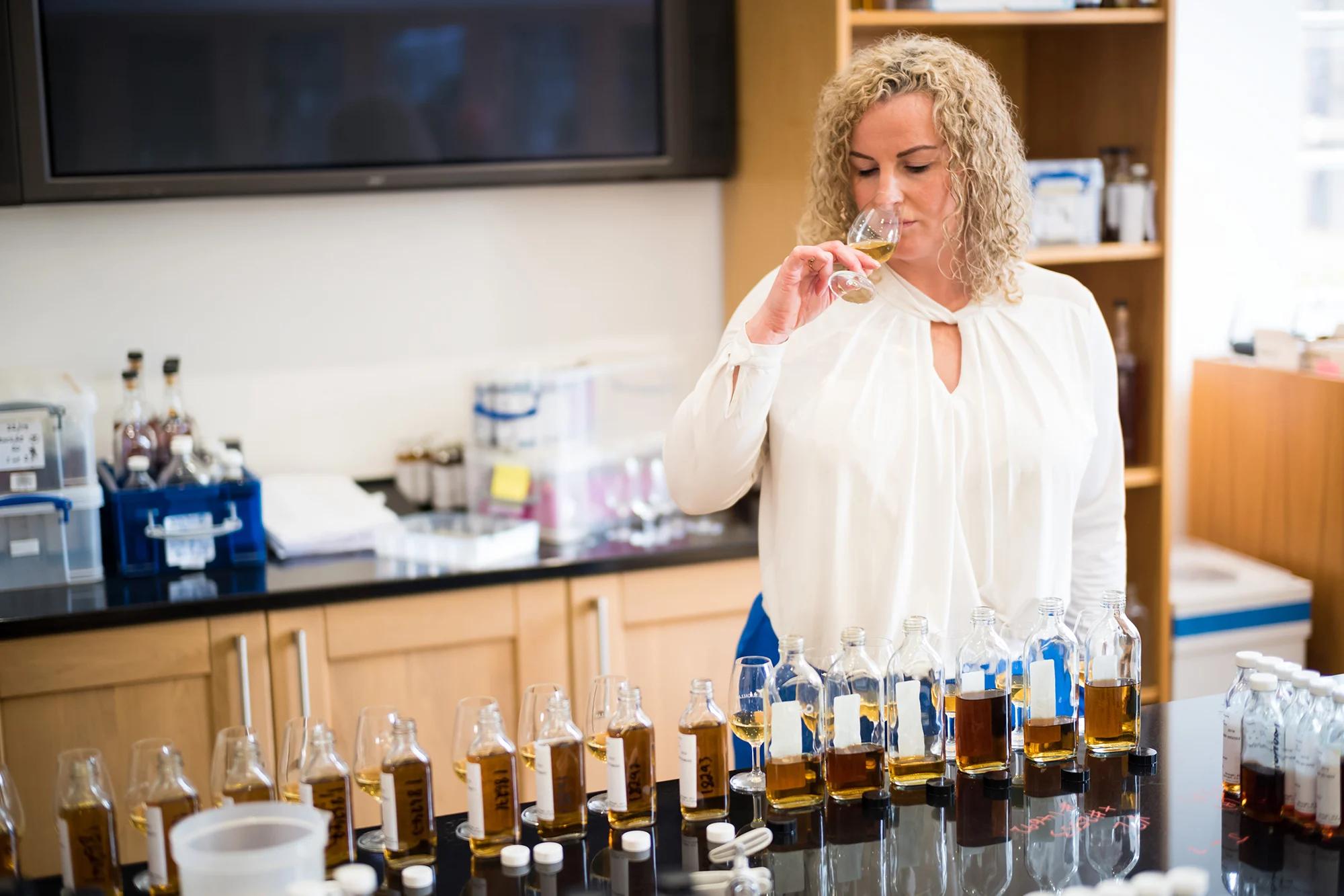 The Macallan Lead Whisky Maker Sarah Burgess wird neuer Whisky Maker ...