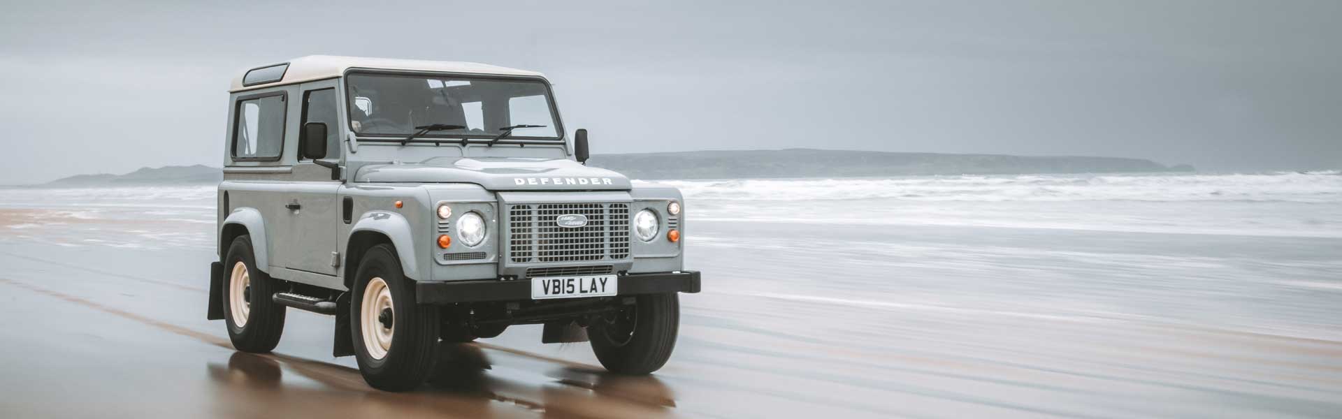 Land Rover Classic präsentiert Classic Defender Works V8 Islay Edition ...
