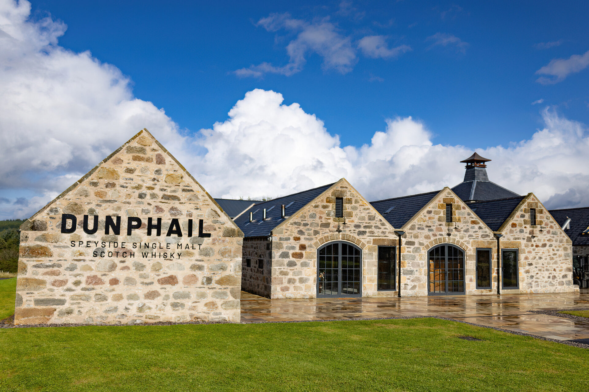 Dunphail Distillery beginnt mit der Whisky-Produktion - WhiskyExperts