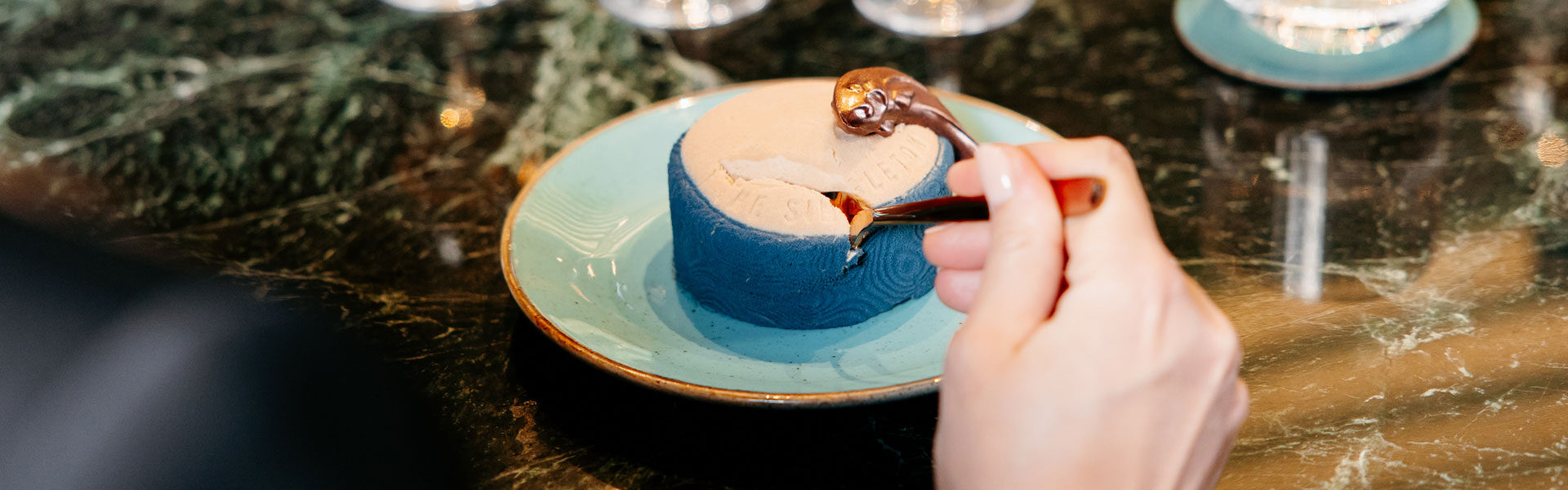 The Singleton mit einer Zusammenarbeit mit Meister-Pâtissier Nicolas ...