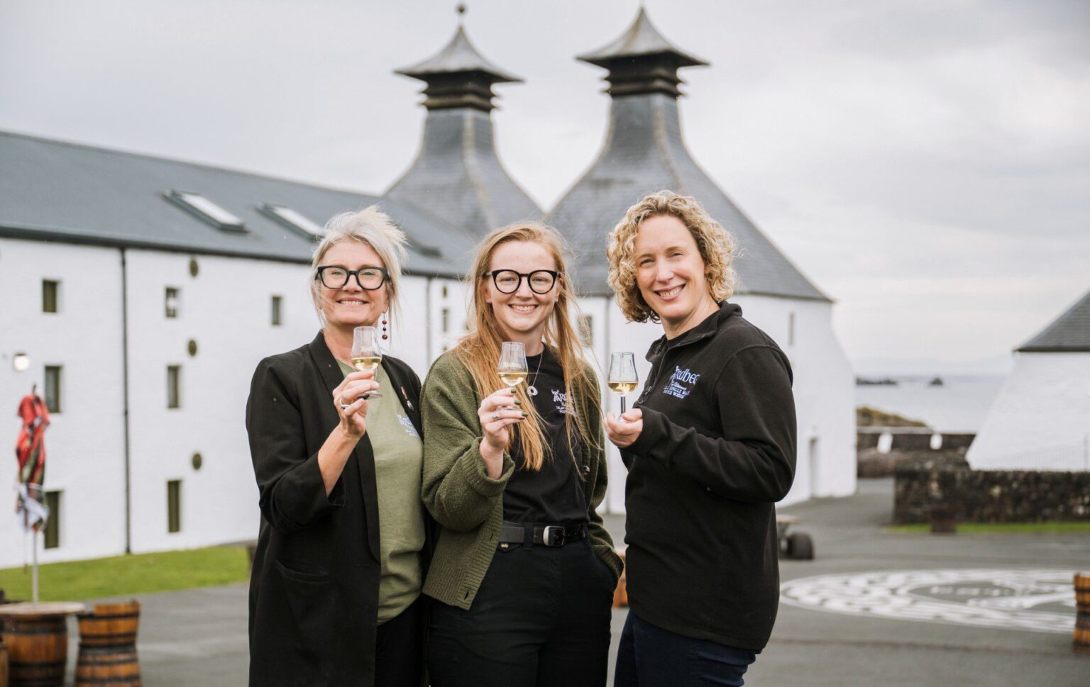Bryony McNiven und Gillian Macdonald, die neuen Ardbeg Committee ...