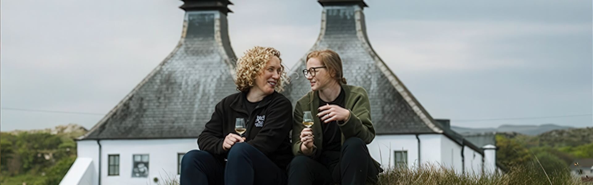 Bryony McNiven und Gillian Macdonald, die neuen Ardbeg Committee ...